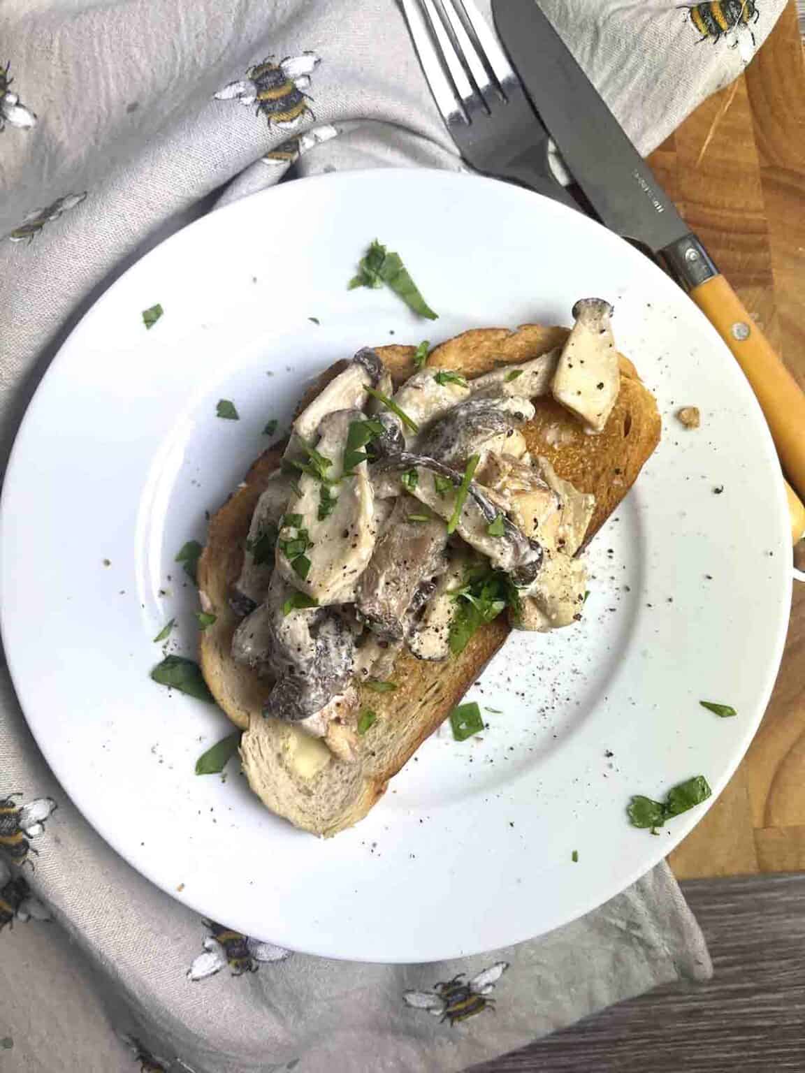 Creamy Mushrooms on Toast - Great British Recipes