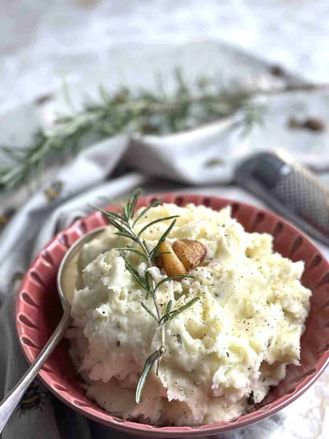 Rosemary Garlic Mashed Potatoes - Great British Recipes